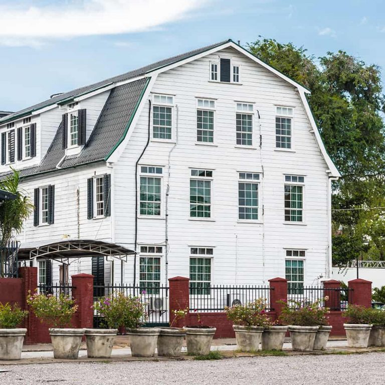 Colonial Style House - What It Is, Characteristics and Types - Homenish