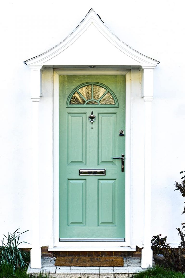 17 Green Front Door Ideas to Bring Harmony to Your Home with Pictures