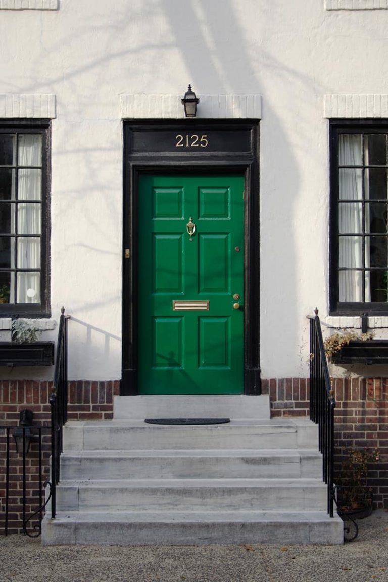 17 Green Front Door Ideas to Bring Harmony to Your Home with Pictures