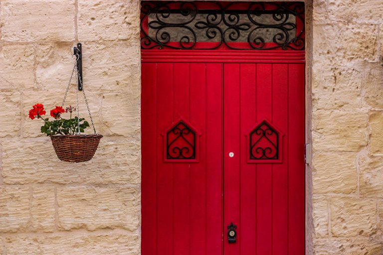 25 Red Front Door Ideas to Make an Ultra Dynamic Entrance