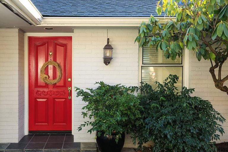 25 Red Front Door Ideas to Make an Ultra Dynamic Entrance