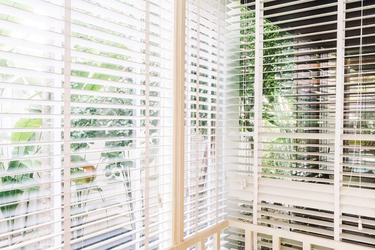 20 Types of Blinds, Their Advantages, and Material Options
