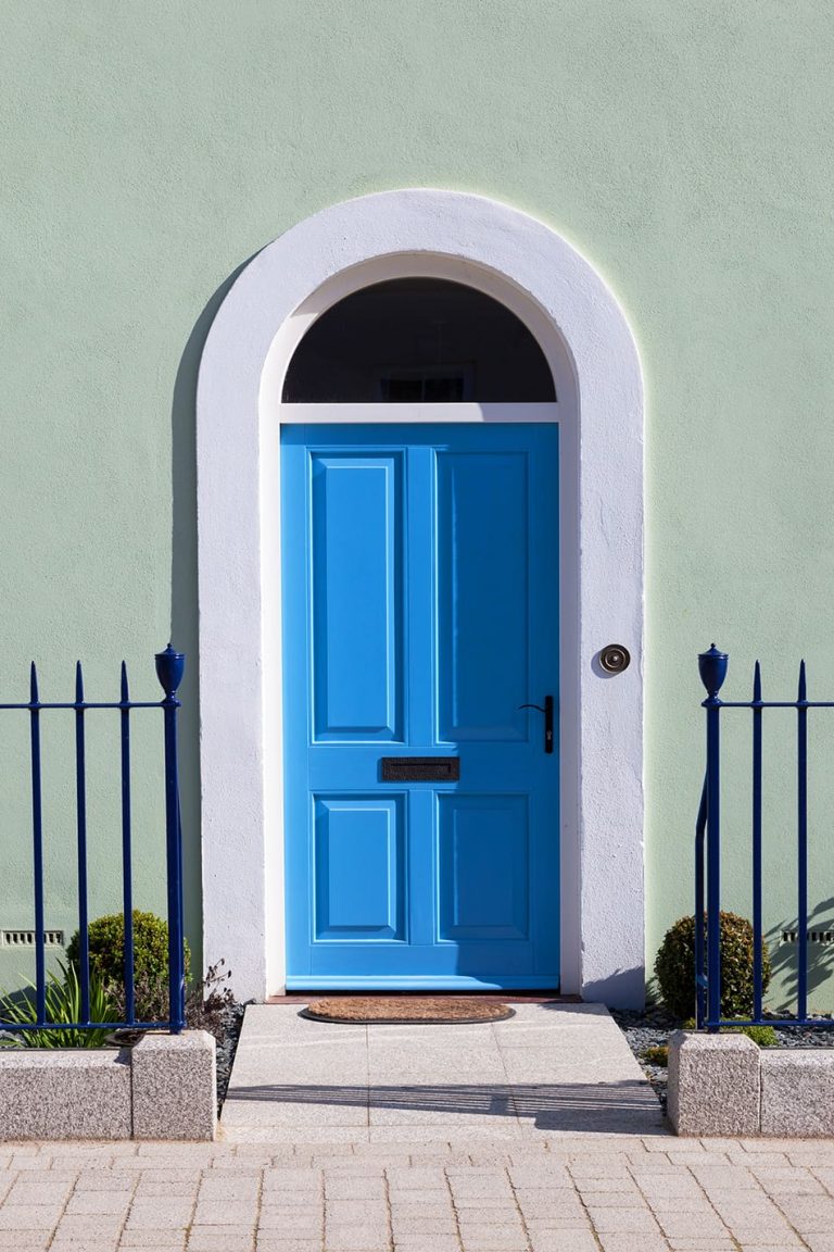 22 Blue Front Door Ideas for a Classy Curb Appeal