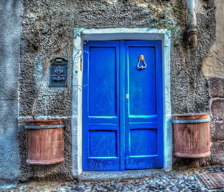 22 Blue Front Door Ideas for a Classy Curb Appeal