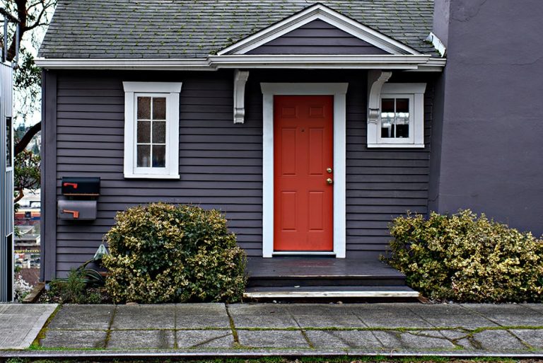 25 Red Front Door Ideas to Make an Ultra Dynamic Entrance