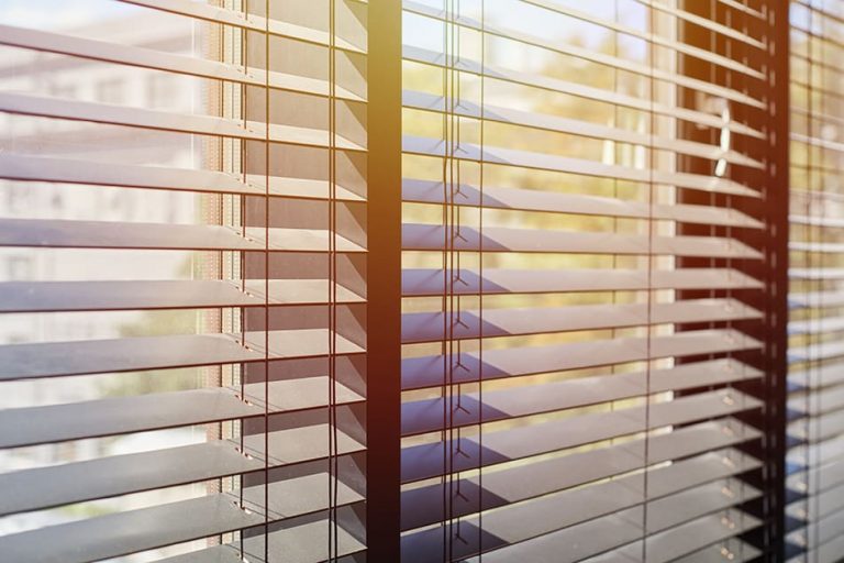 20 Types of Blinds, Their Advantages, and Material Options