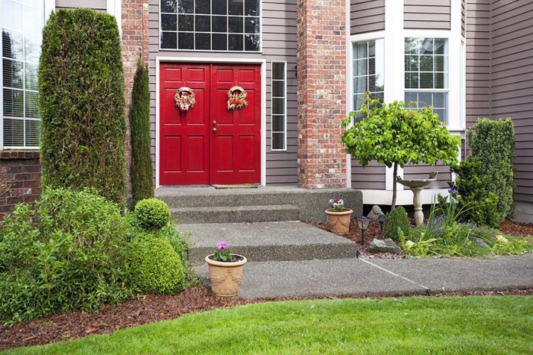 25 Red Front Door Ideas to Make an Ultra Dynamic Entrance