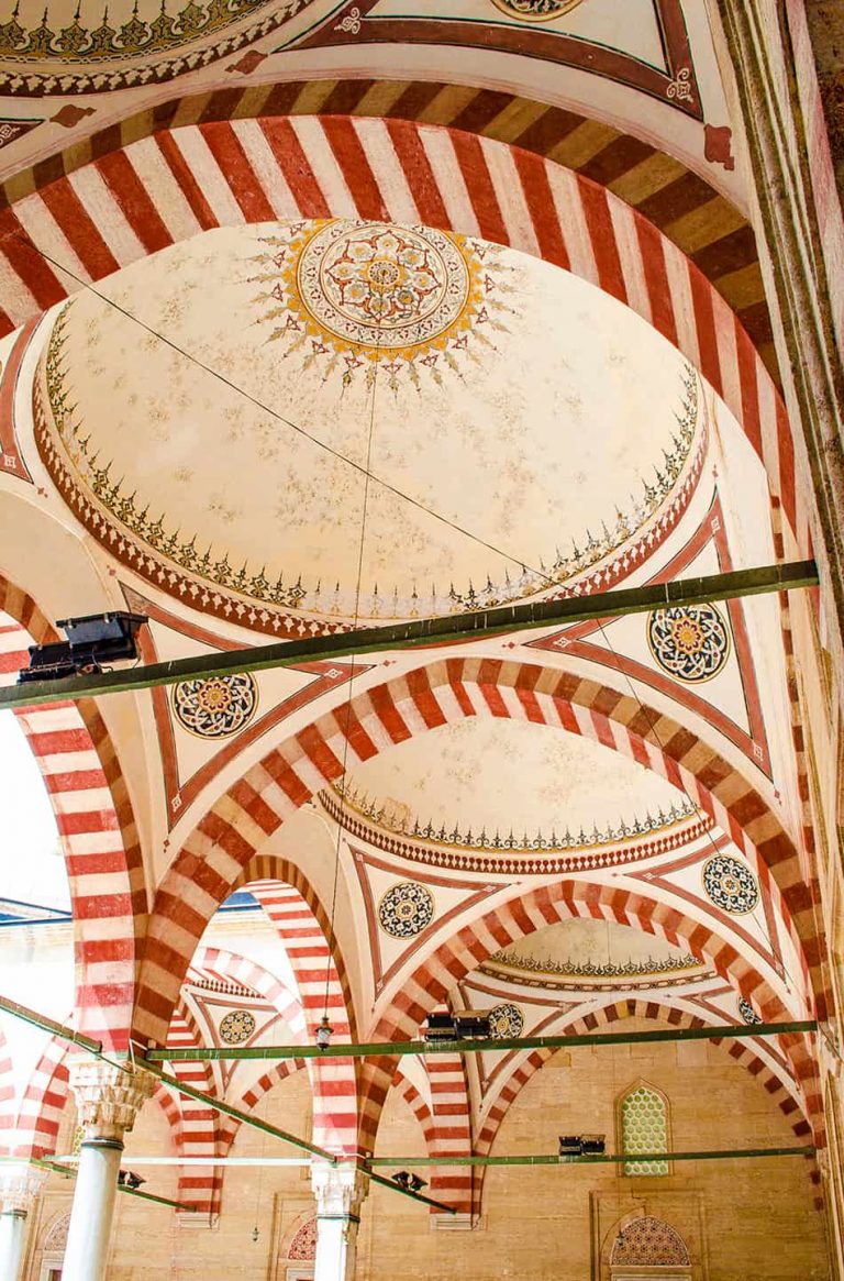 Vaulted Ceiling- What You Need to Know - Homenish