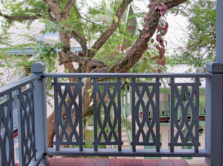 46 Porch Railing Ideas That Instantly Boost Curb Appeal
