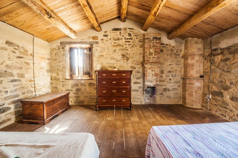 Rustic Style Interior Design - Features & Decor Ideas - Homenish