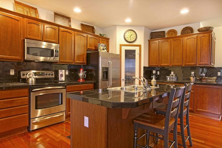 11 Inspiring Wooden Cabinet Colors For the Kitchen