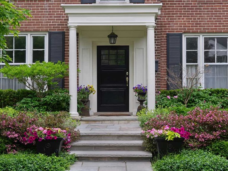 7 Different Types of Front Porches (Inc. Pictures)
