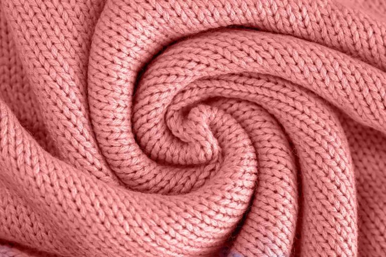 Different Types of Comforters (Shells & Filling) Explained - Homenish