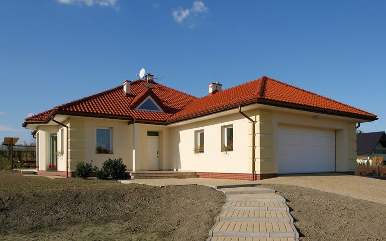 5 Captivating Exterior Colors for a House With Red Roof