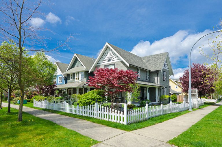 13 Types and Styles of Fences with Pictures - Homenish