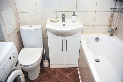 9 Clever 8’ x 8’ Bathroom Layout Plans For Small Space