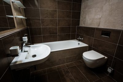 9 Clever 8’ x 8’ Bathroom Layout Plans For Small Space