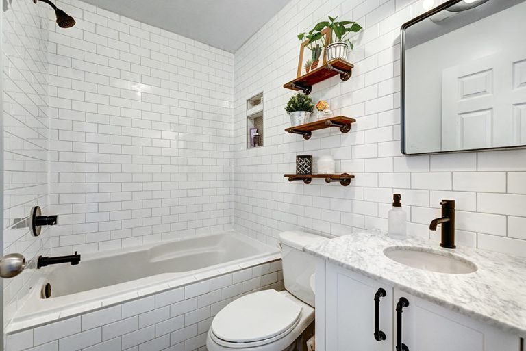 9 Best 8’ x 8’ Bathroom Layout Plans For Small Space (9 Designs ...