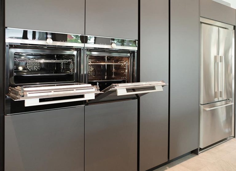 14 Inventive Silver Kitchen Ideas