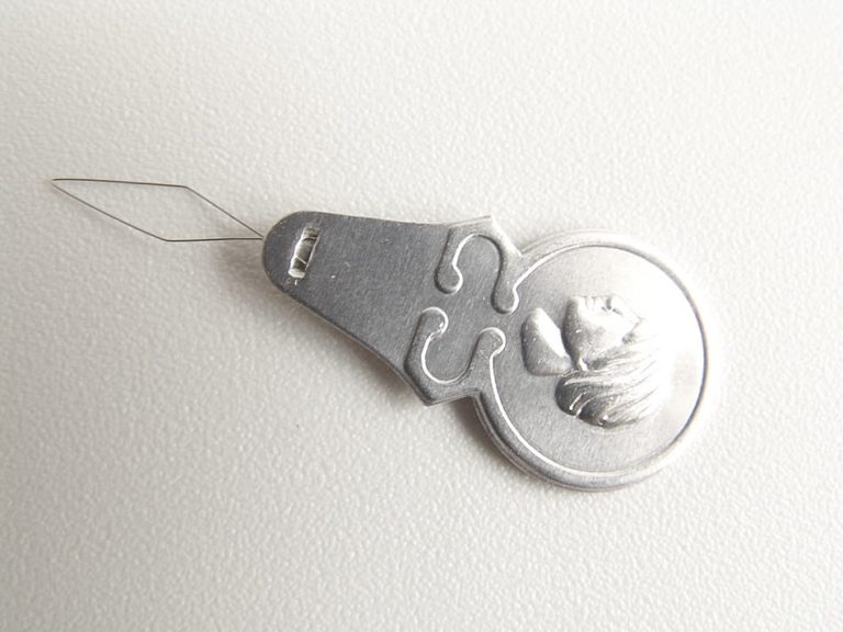 15 Different Types of Sewing Tools