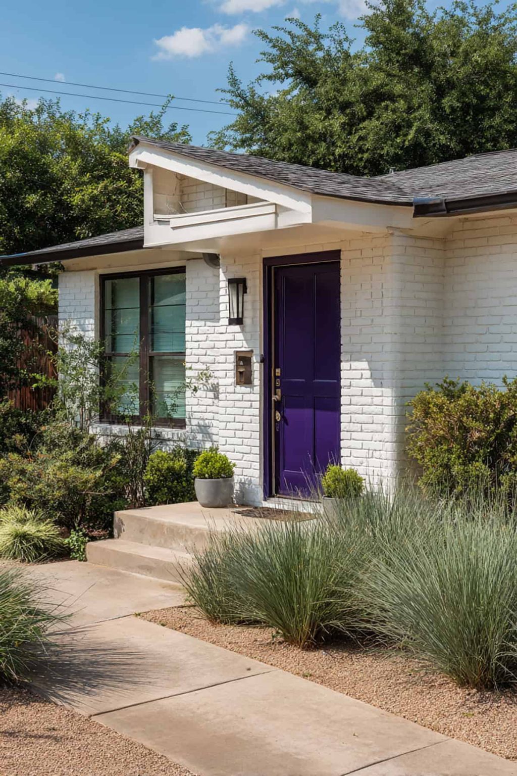 24 Stunning Front Door Colors for a White House