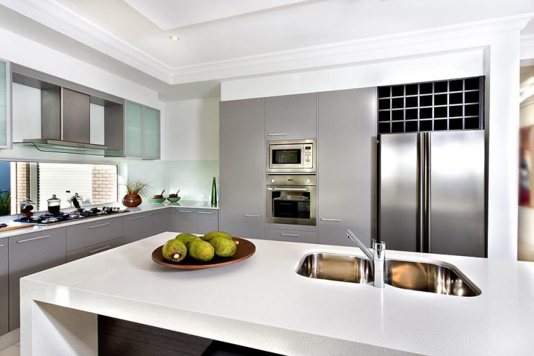 14 Inventive Silver Kitchen Ideas