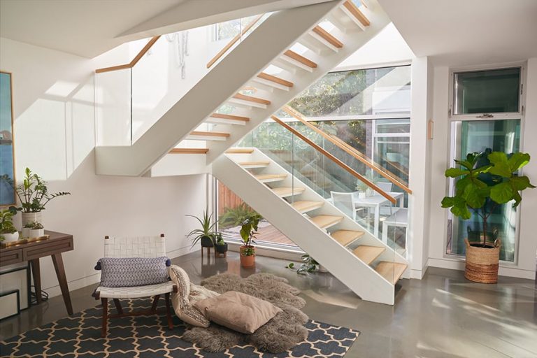 9 Inspiring Half-Turn Staircase Ideas that Suit Any Space