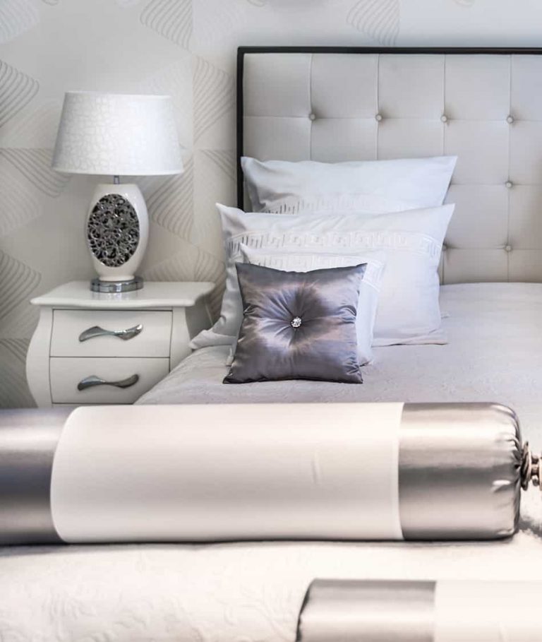 8 Glamorous Silver Bedroom Ideas