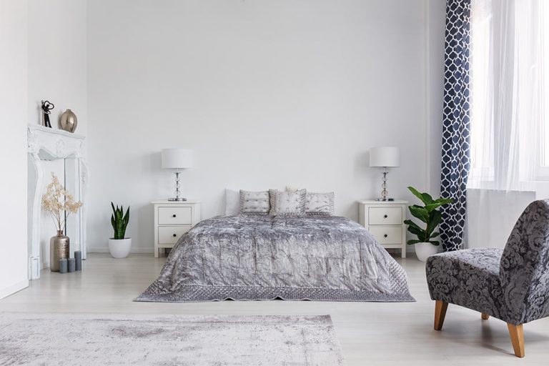 8 Glamorous Silver Bedroom Ideas