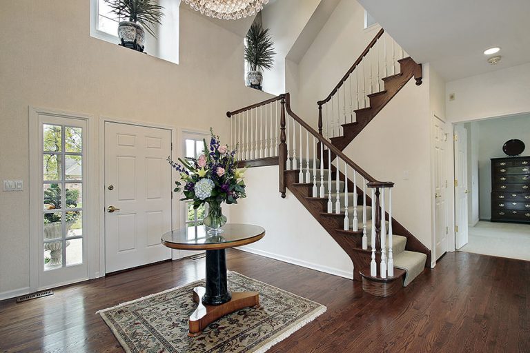 9 Inspiring Half-Turn Staircase Ideas that Suit Any Space