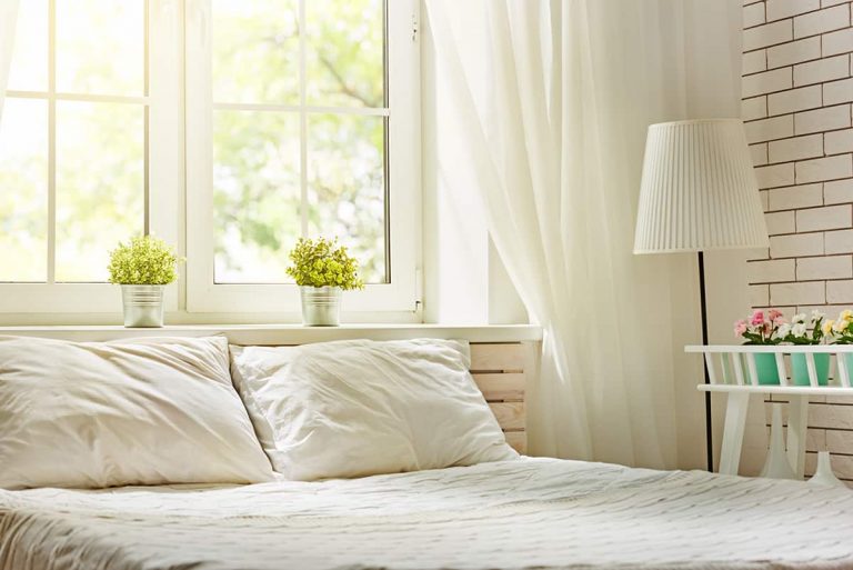 What Color Sheets Go With a White Comforter? (8 Recommended Colors)