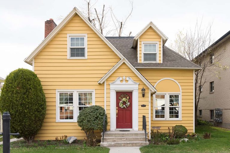 Accent Colors for Yellow House [6 Stunning Combinations]