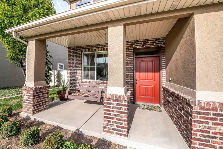 What Color Siding Goes with Red Brick [8 Attractive Options]