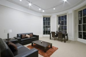 9 Bay Window Living Room Layouts (with Floor Plans) - Homenish