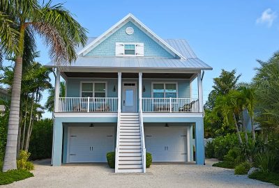 8 Beautiful Beach House Exterior Colors For Inspiration - Homenish