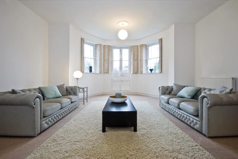 9 Bay Window Living Room Layouts (with Floor Plans) - Homenish