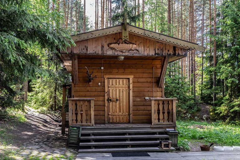 6 Most Suitable Log Cabin Exterior Paint Colors