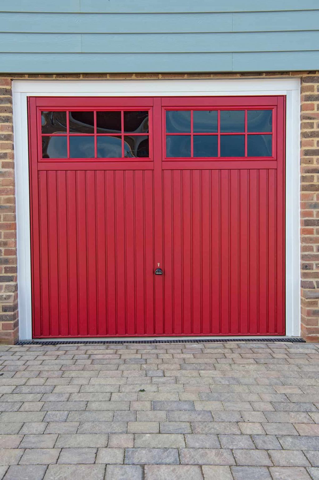 9 Garage Door Colors For a Red Brick House - Homenish
