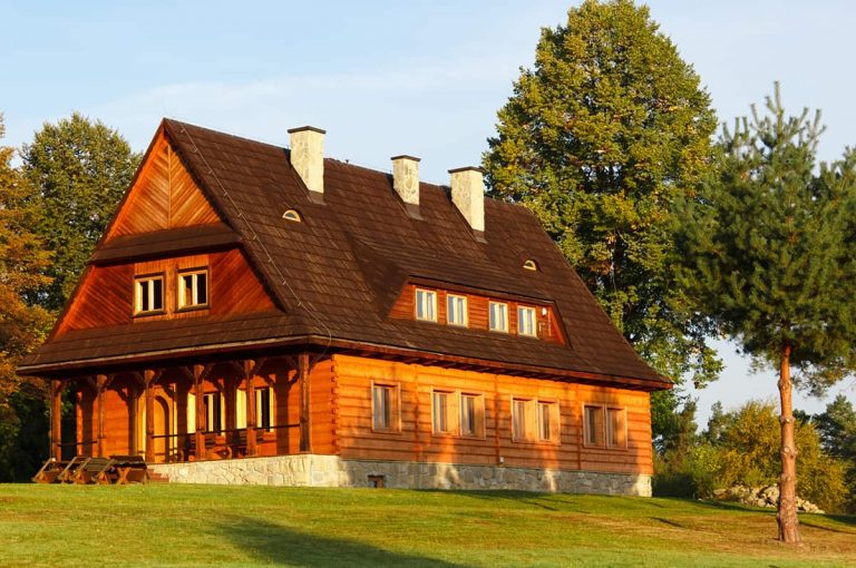 6 Most Suitable Log Cabin Exterior Paint Colors