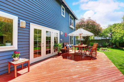 7 Captivating Deck Colors for a Blue House