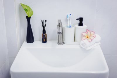 9 Excellent Colors that Go with Black and White