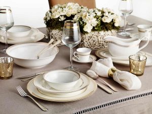 Guide to Dinner Plate Sizes (with Drawings)