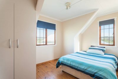 10 Cool & Warm Colors that Go Nicely with Off White (with Pictures ...