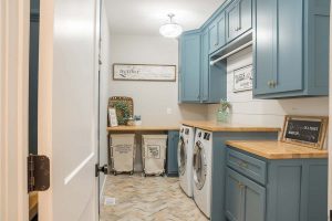15 Laundry Room Layouts (with Designs)