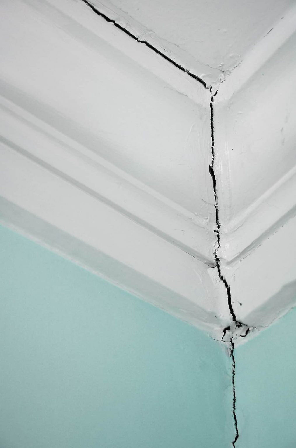 6 Types of Ceiling Cracks and How to Fix Them