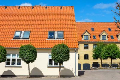 What Color To Paint A House With An Orange Roof (9 Great Options)