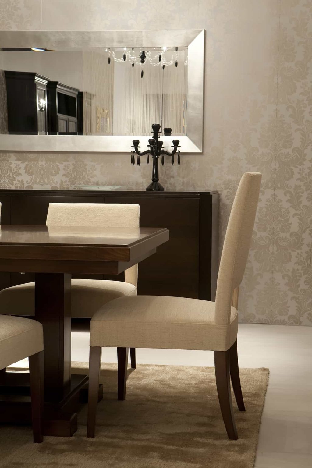 12 Dazzling Dining Room Mirror Ideas for a Touch of Class