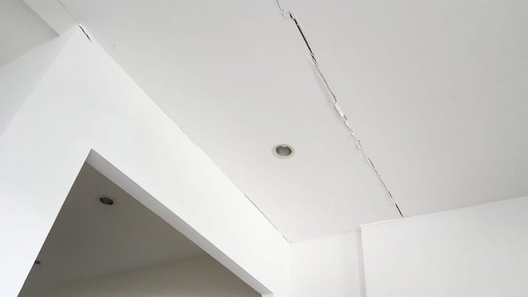 6 Types of Ceiling Cracks and How to Fix Them - Homenish 6 Types of Ceiling Cracks and How to Fix Them - Homenish