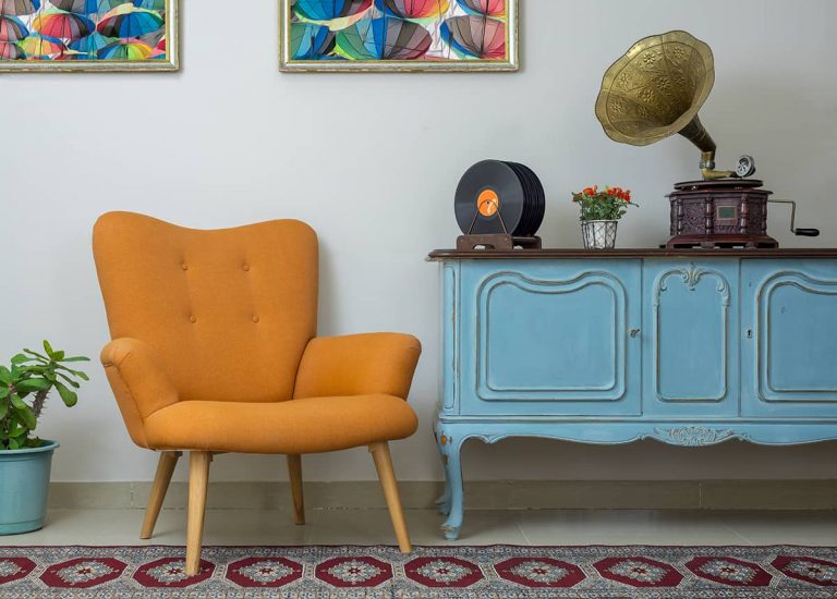 What Color Rug for an Orange Couch? [8 Awesome Options] - Homenish