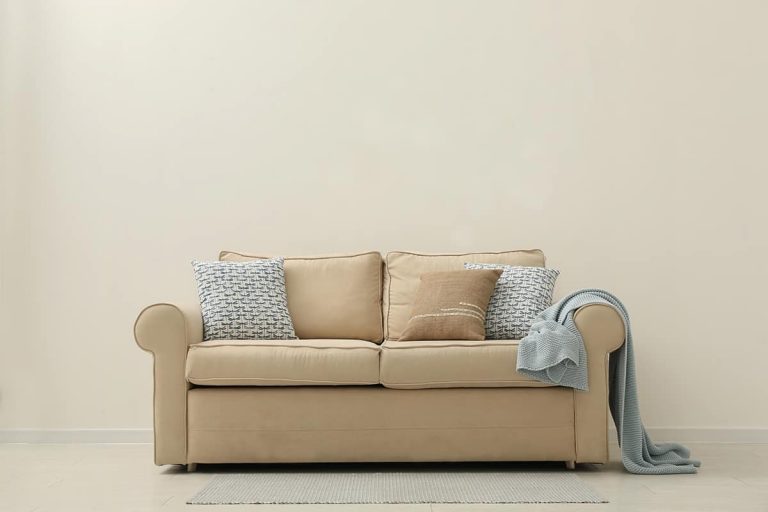 What Color Rug Goes with Beige Couch [11 Appealing Options] - Homenish